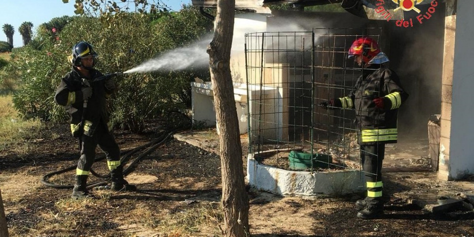 Soverato, rogo in un capanno adiacente un lido: si teme la matrice ... Soverato, rogo in un capanno adiacente un lido: si teme la matrice ...
