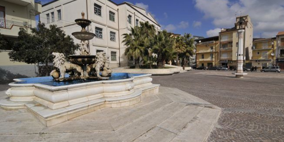 Viabilità a Cutro, cambia volto l'area pedonale nella nuova Piazza ...