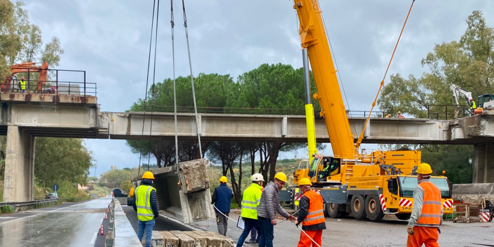 Spadafora, demolito il primo dei due cavalcavia sulla Messina-Palermo ...