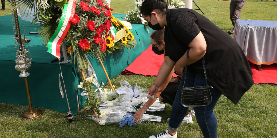 L'ultimo saluto a Michele Merlo, i genitori: “Abbiamo il cuore stanco ...