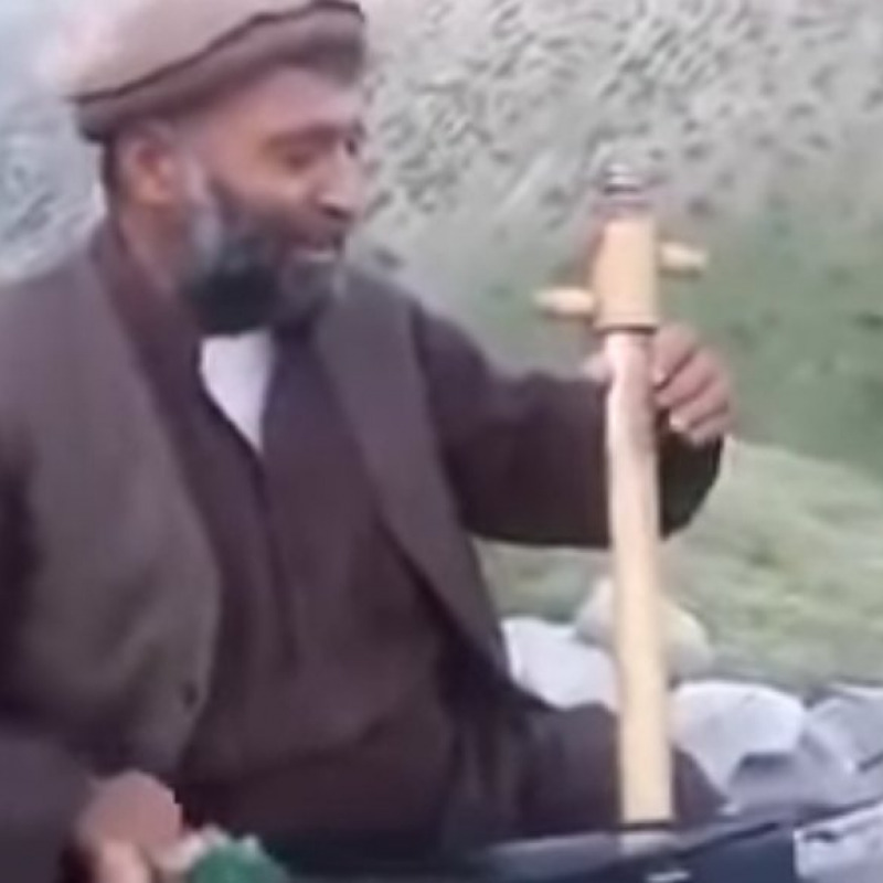 Musica proibita in Afghanistan: il cantante folk Fawad Andarabi ...
