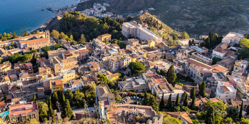 Taormina, oneri urbanizzazione: aumenti del 400% - Gazzetta del Sud