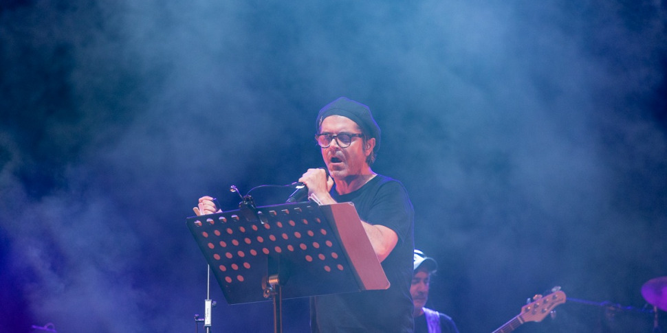 Samuele Bersani a Messina. La sua musica incanta l'Arena Villa Dante ...