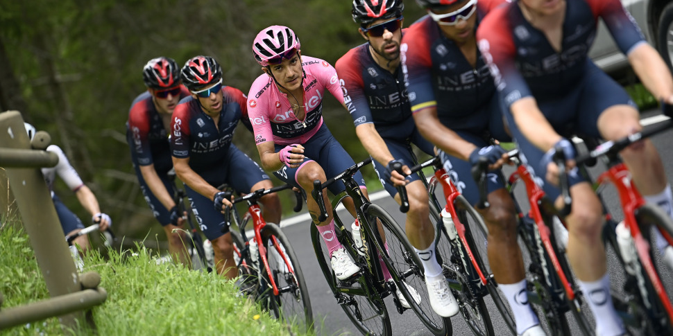 Giro d'Italia, le mani di Hirt sulla tappa ad Aprica. Carapaz resta ...