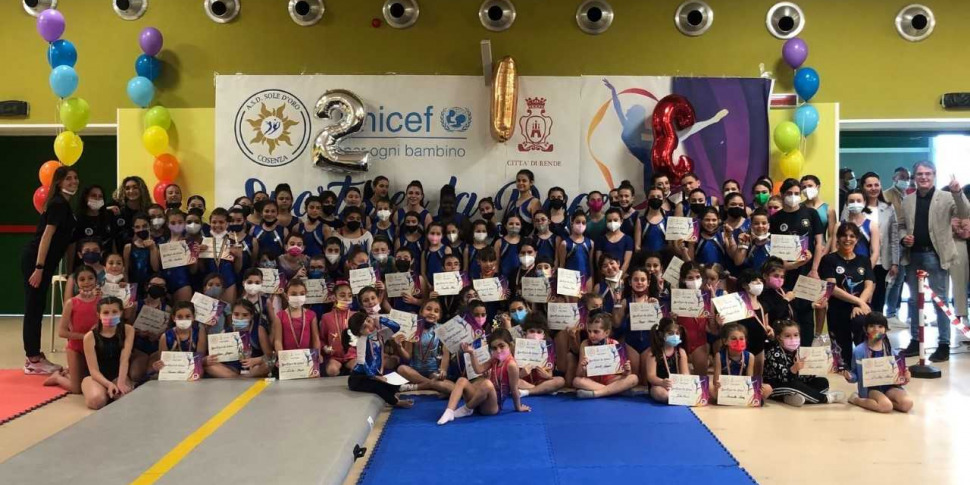 Rende, centinaia di giovani atleti invadono il Parco acquatico ...