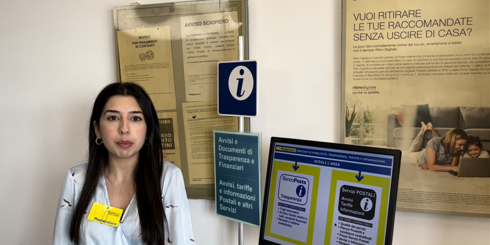 A soli 24 anni è la più giovane direttrice di un ufficio postale della ...