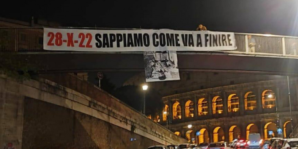 Al Colosseo due striscioni pro e contro la Marcia su Roma... e la ...