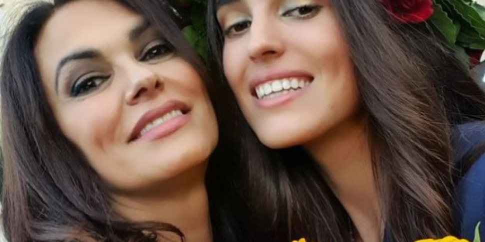 Maria Grazia Cucinotta felice per la laurea della figlia Giulia: le ...