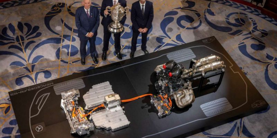 A drivetrain Mercedes-Amg One premio British Royal Automobile Club ...