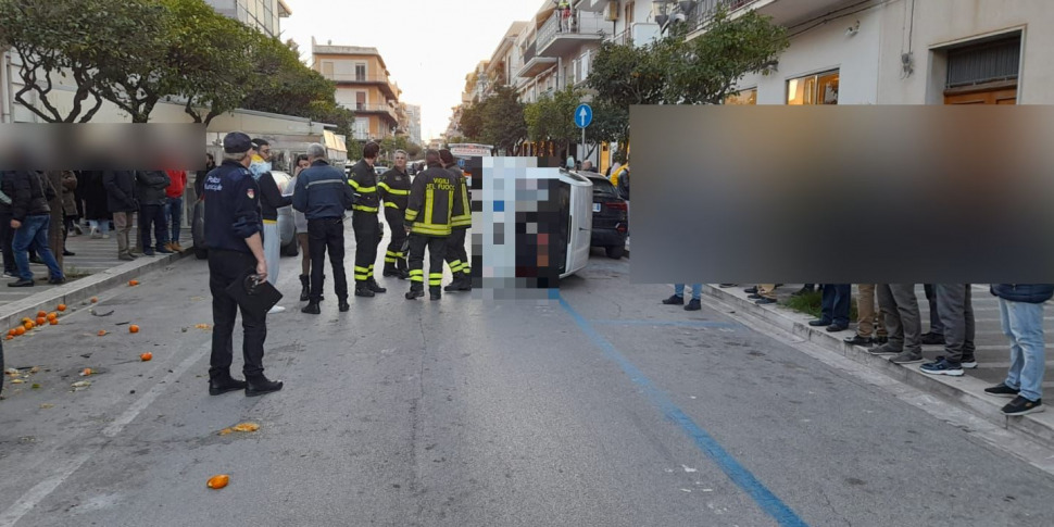 Capo d'Orlando, con la sua auto tampona una Smart parcheggiata e semina ...