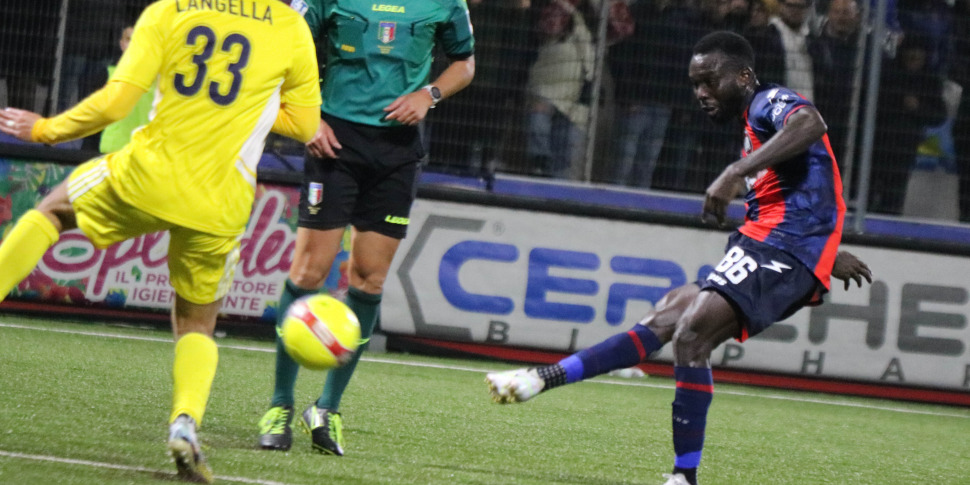Awua carica il Crotone: “Vinta gara insidiosa sono tre punti pesanti ...