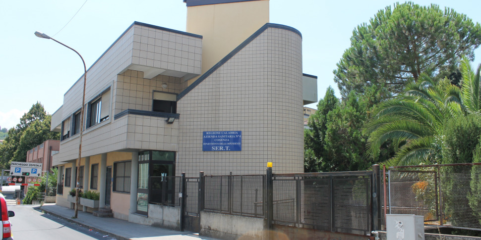 Cosenza, aumenta il consumo di droga: oltre 800 tossici in cura al Serd ...