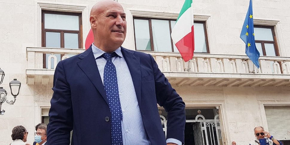 Crotone, il sindaco Vincenzo Voce è indagato per falso in atto pubblico ...