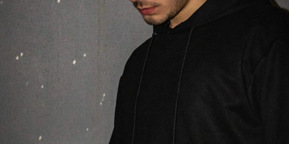 Cade dalla moto e muore a 25 anni, Barcellona piange Filippo: “Serio e ...