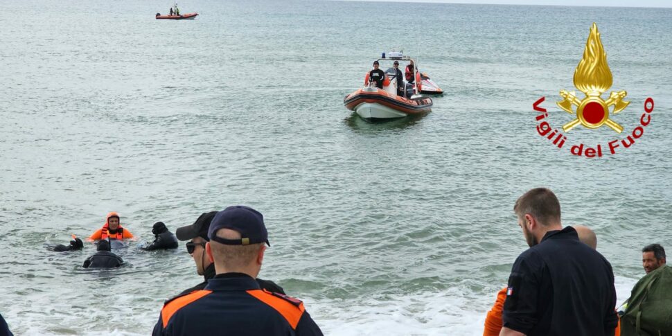 Naufragio di Cutro, recuperata l'89esima vittima. I dispersi sarebbero ...