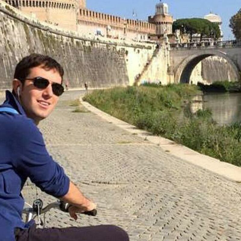 Tel Aviv, Alessandro Parini morto per l'impatto dell'auto. Non aveva ...