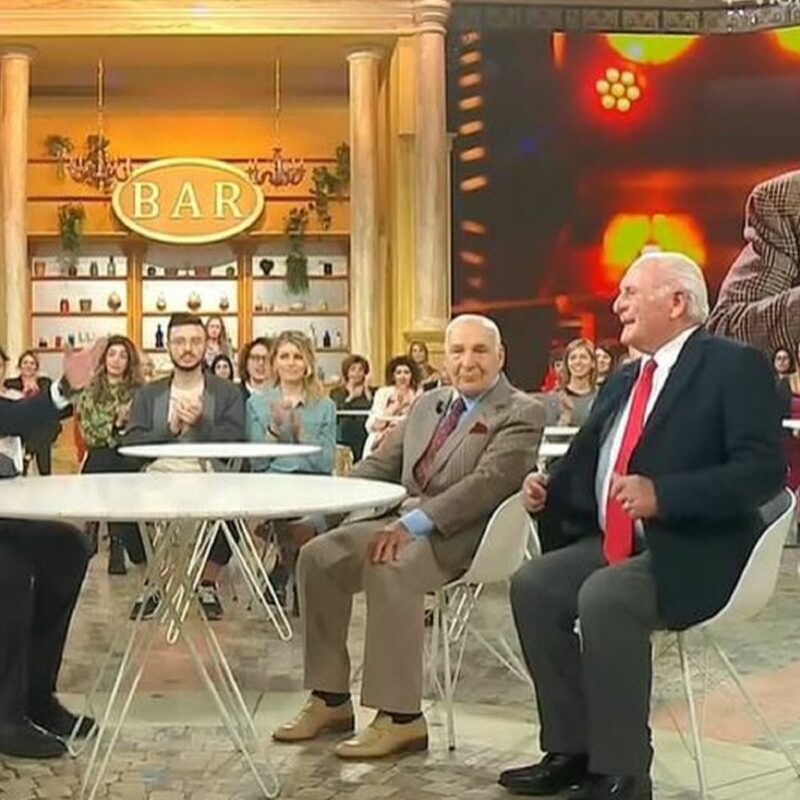 Per anni cerca il fratello, lo ritrova in tv: la storia di Mario e ...