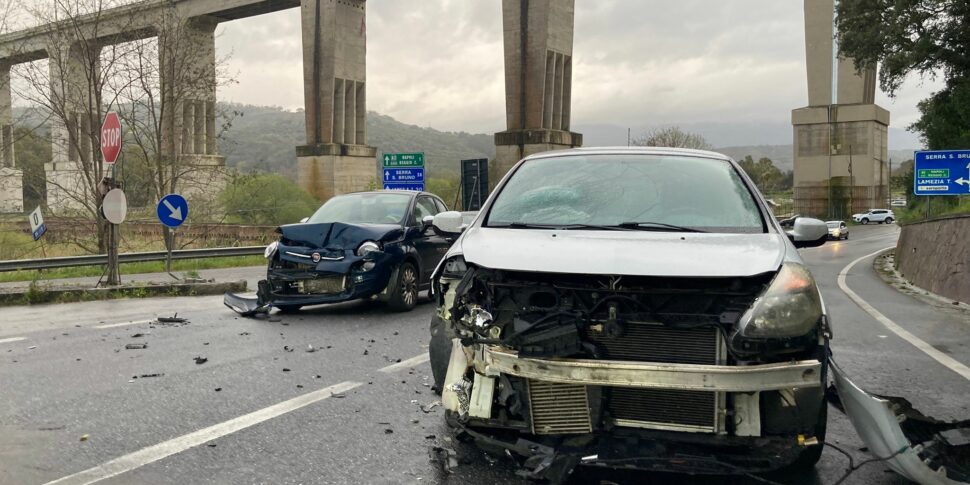Pizzo, scontro tra due auto sulla statale 18: ferita una donna ...