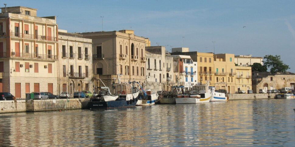 Per festeggiare la cattura di Messina Denaro organizzata a Mazara la ...