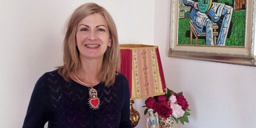 Ago, filo e perline: così a Lamezia nascono i gioielli di Alessandra ...