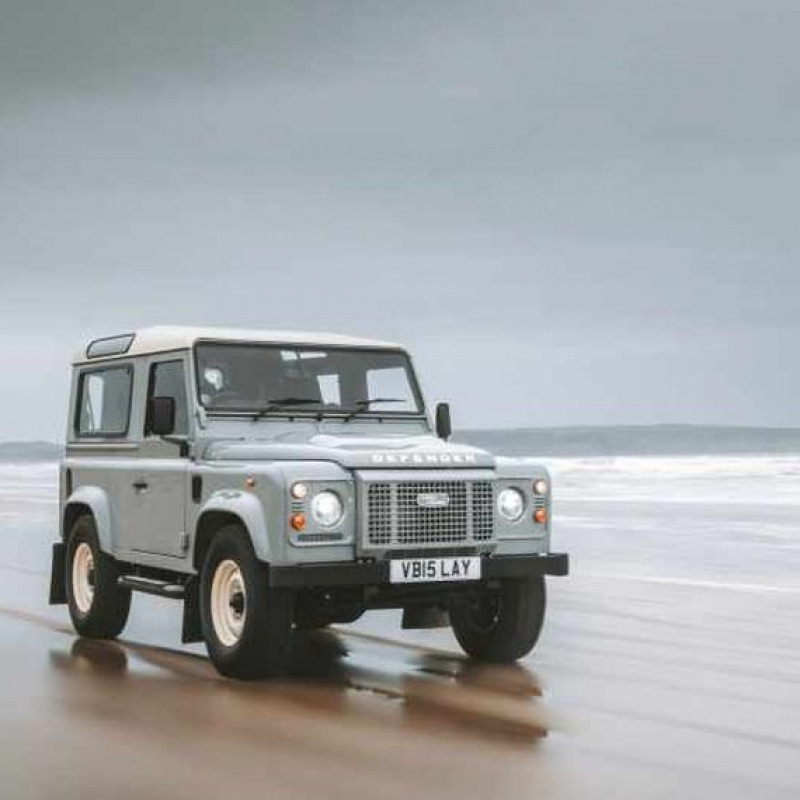 Land Rover Classic rivela la Defender Works V8 Islay Edition - Gazzetta ...