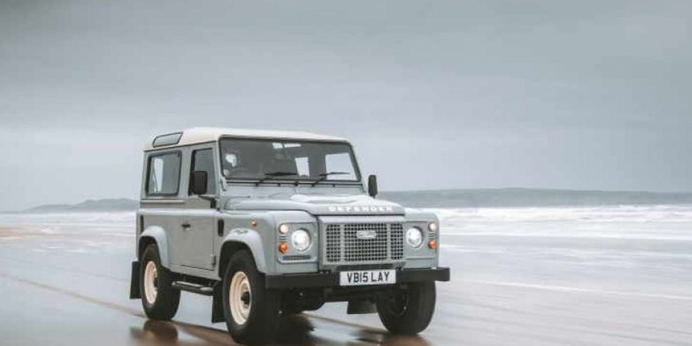 Land Rover Classic rivela la Defender Works V8 Islay Edition - Gazzetta ...