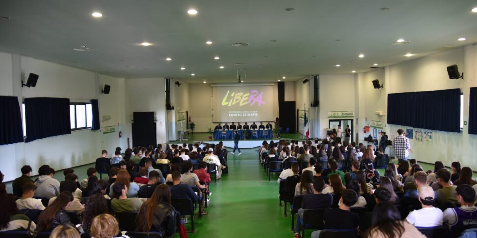 Cosenza, nel giorno di Falcone scegliere da che parte stare: al ...