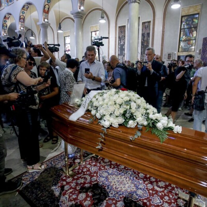 A Milano il funerale di Toto Cutugno sulle sue note, Morandi: 'Grande ...