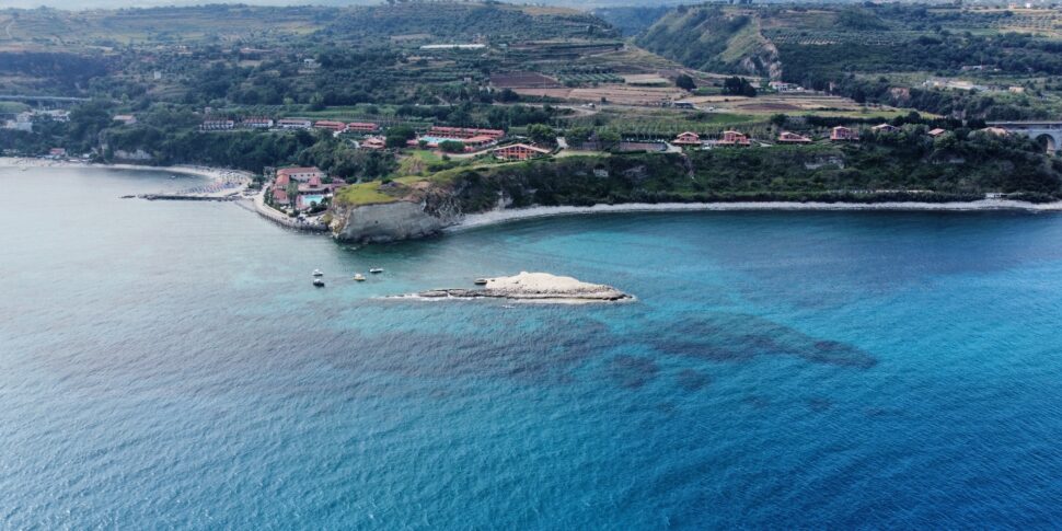 Le spiagge più belle della Costa degli Dei: la Rocchetta di Briatico e ...
