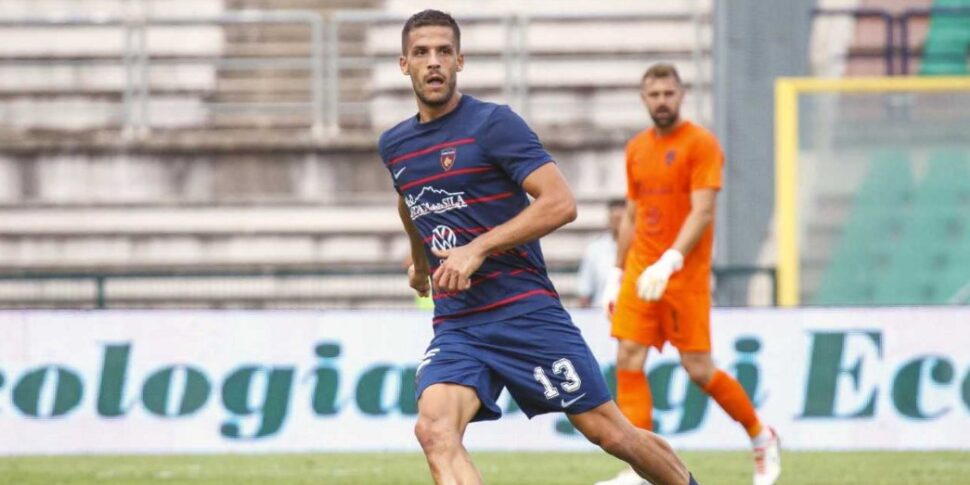 Cosenza-Meroni ai titoli di coda; tentativo in extremis di Delvecchio ...