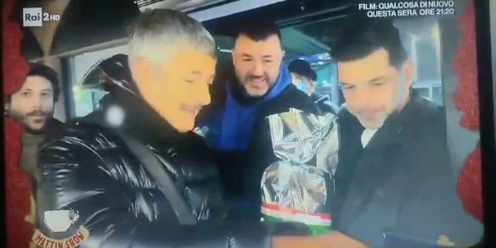 L'artista messinese Alex Caminiti protagonista da Fiorello a Viva Rai2 ...