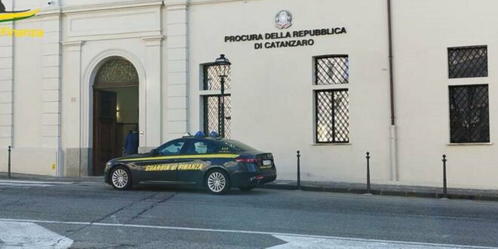 Sfruttamento del lavoro nel Catanzarese, l’accusa del gip a Paolo ...