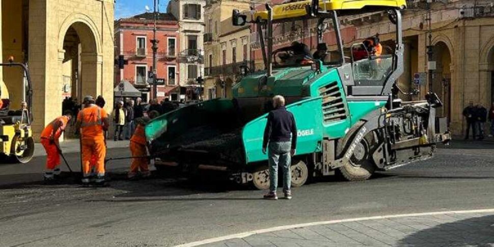 Crotone, arriva il Capodanno della Rai: nuovo look per Piazza Pitagora ...