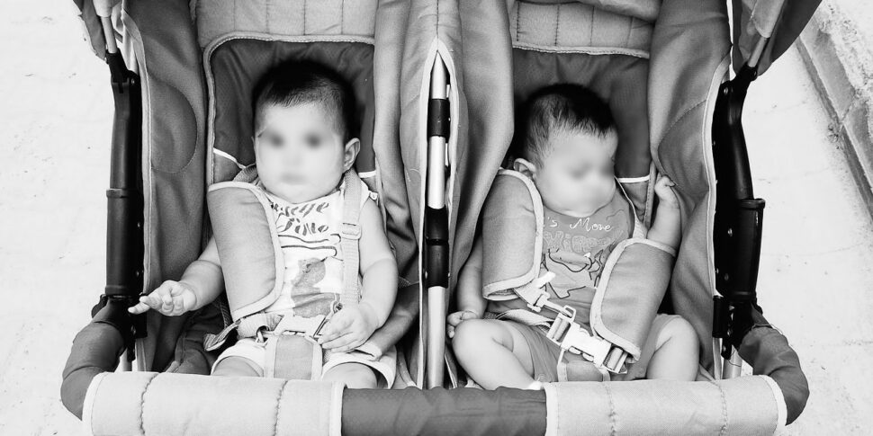 Scopre di avere 2 gemelli dopo 40 anni, rissa fra la moglie e l'ex ...