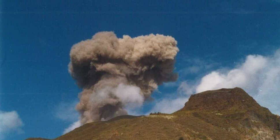 Si allentano le restrizioni per lo Stromboli: riprendono le scalate sul ...