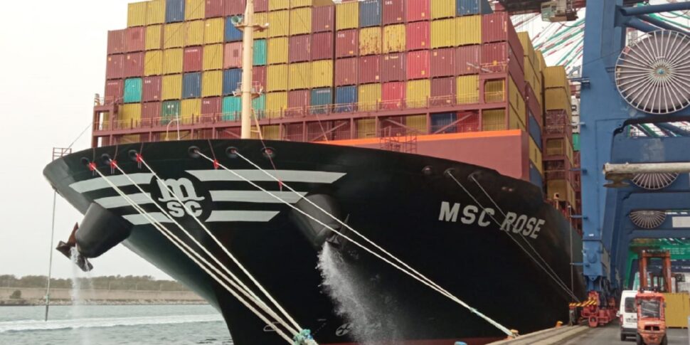 Gioia Tauro, in porto la gigantesca “Msc Rose”: la prima portacontainer ...