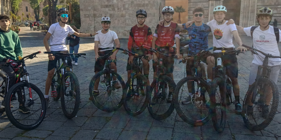 “Bicincittà”, in 400 a pedalare per le strade di Messina FOTO ...