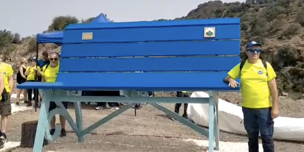 Alì Terme, inaugurata la panchina gigante per ammirare la natura ...