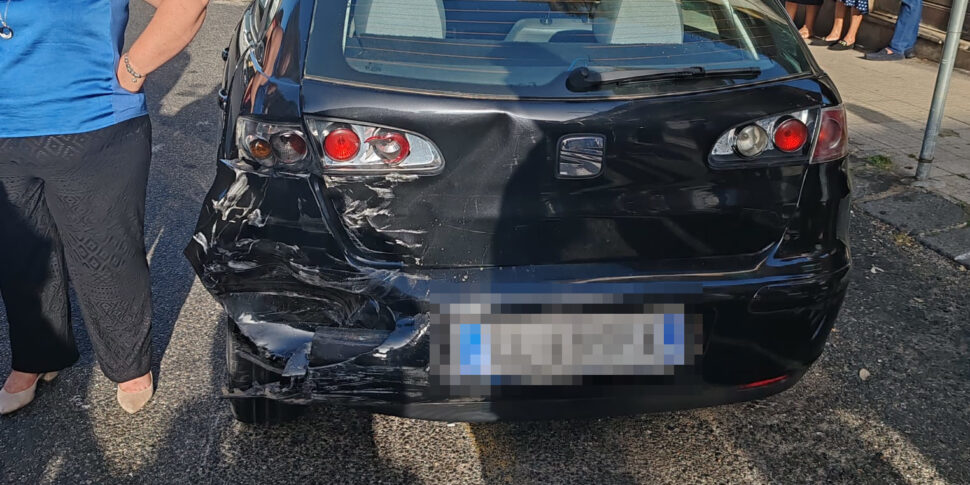 Paura a Messina, donna investita da un'auto tamponata su viale Boccetta ... Paura a Messina, donna investita da un'auto tamponata su viale Boccetta ...