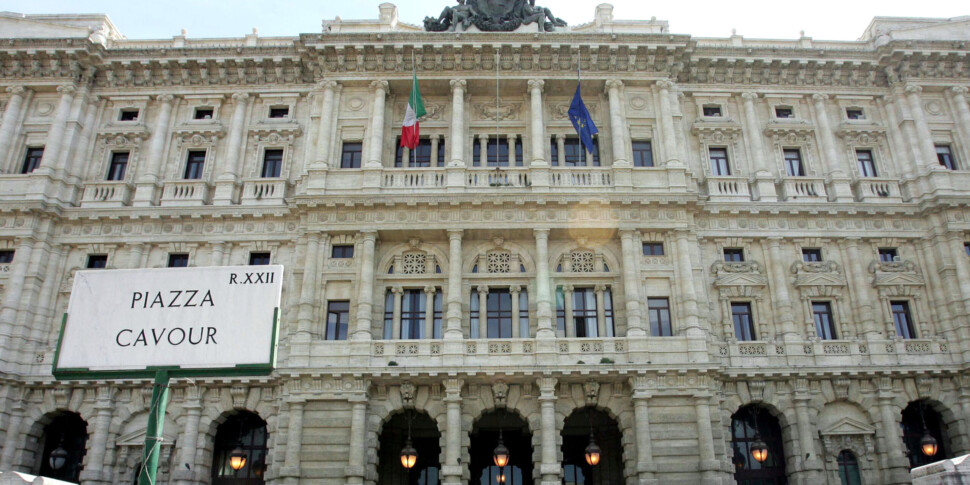 Estorsioni a Cetraro: cade il reato di associazione mafiosa - Gazzetta ...
