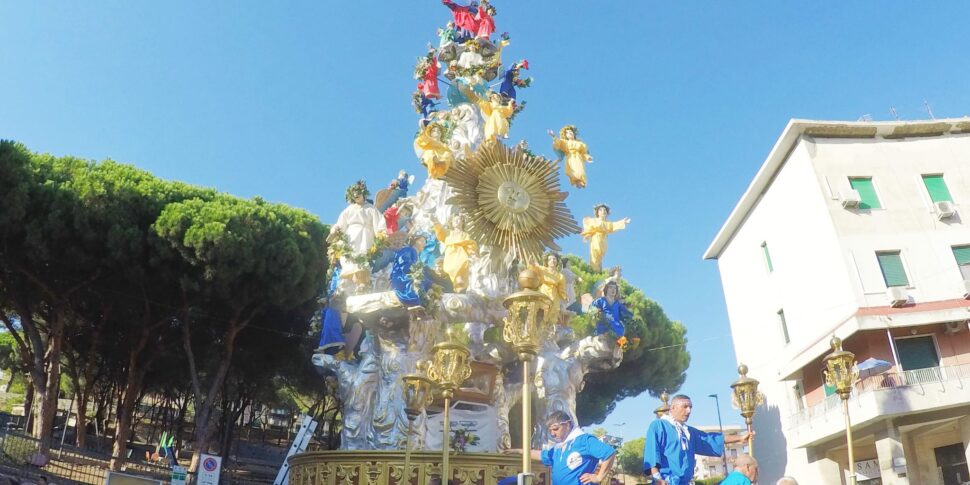 Messina, il giorno dopo la Vara: selfie sotto la "machina" per i ...