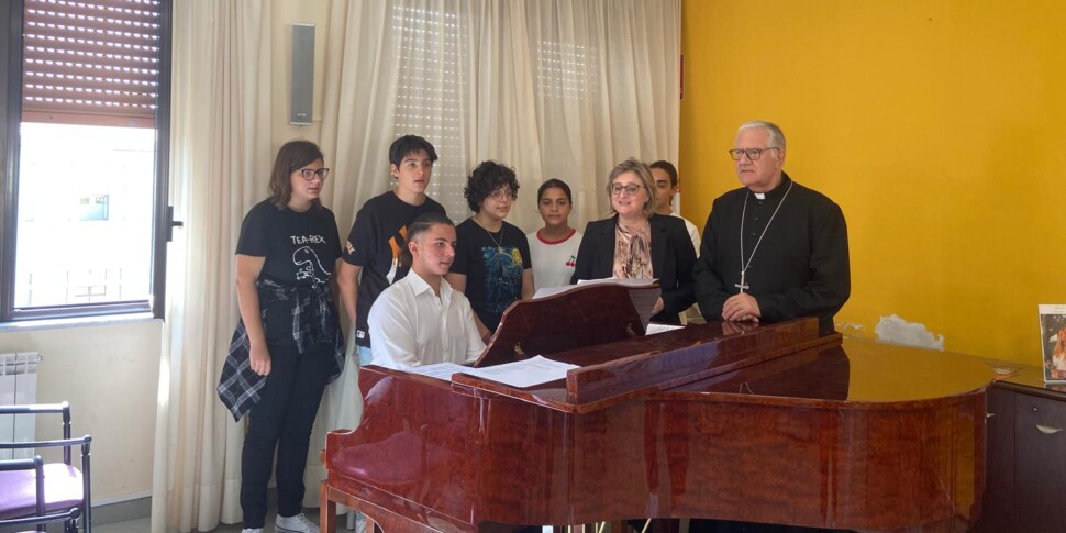 Il messaggio dell'arcivescovo Accolla per il nuovo anno scolastico: "In ...