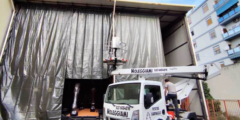 Una copertura per Vara e Giganti: sistemati quattro teloni in pvc nel ...