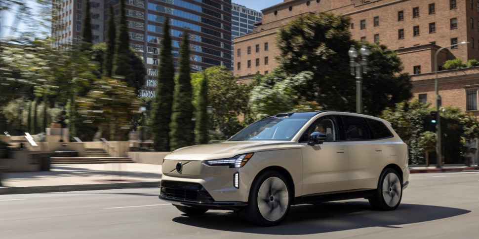 Debutta su strada il nuovo SUV Volvo EX90 100% elettrico - Gazzetta del Sud