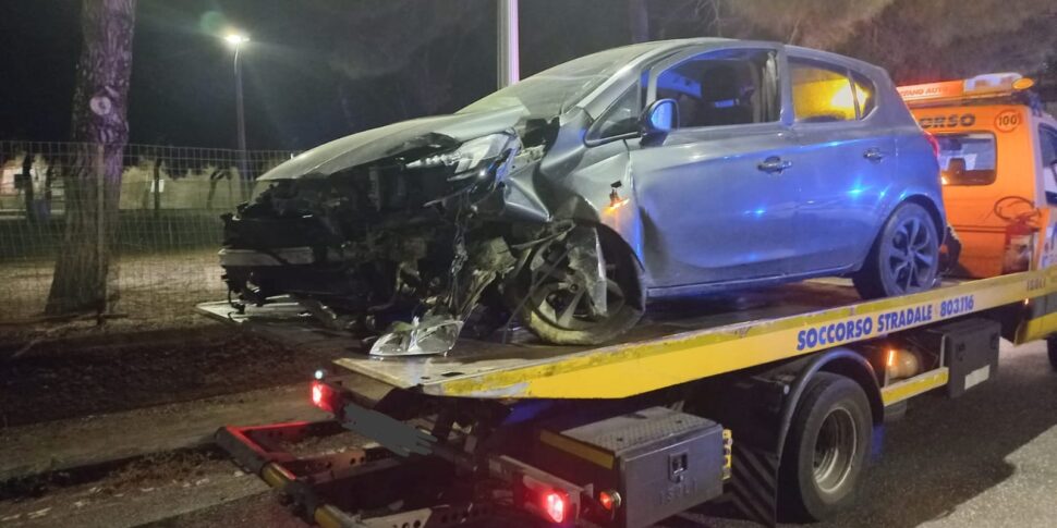 Incidente a Reggio Calabria, 67enne non si accorge della rotatoria e va ...