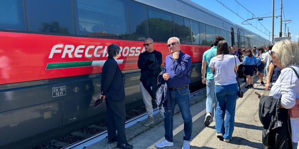 Frecciarossa, 97 minuti di ritardo e passeggeri senza coincidenza per ...