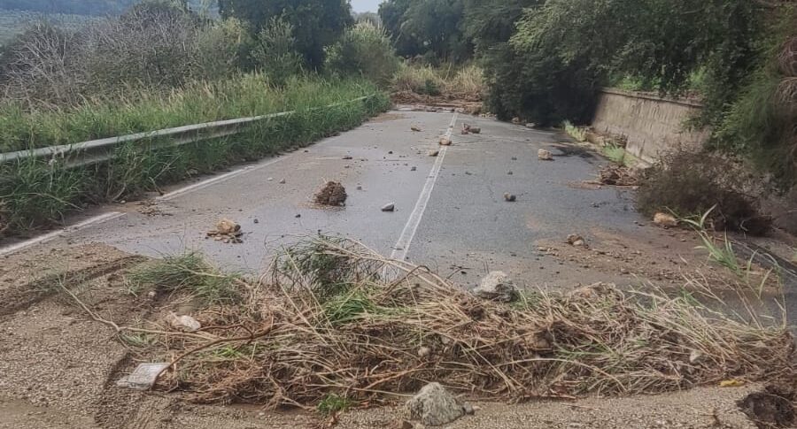 Maltempo nel Lametino, crolla un ponte nel territorio di Maida VIDEO ...