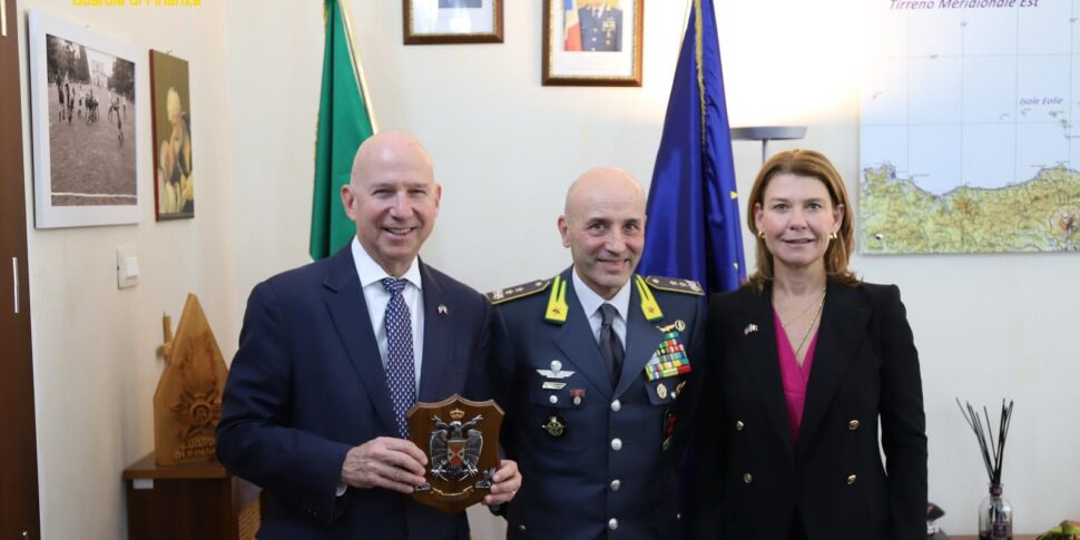 Catanzaro, l'ambasciatore Usa Jack Markell ha incontrato il comandante ...