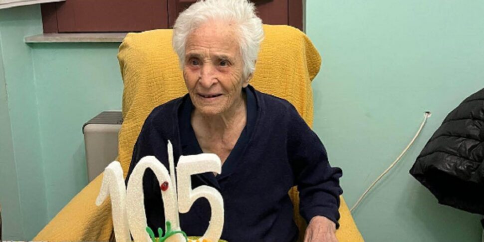 Bisignano, nonna Maria Sangermano spegne 105 candeline: festa con 9 ...