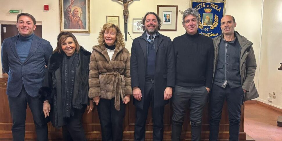 Paola, sfiduciato il sindaco Giovanni Politano: decisiva la presa di ...